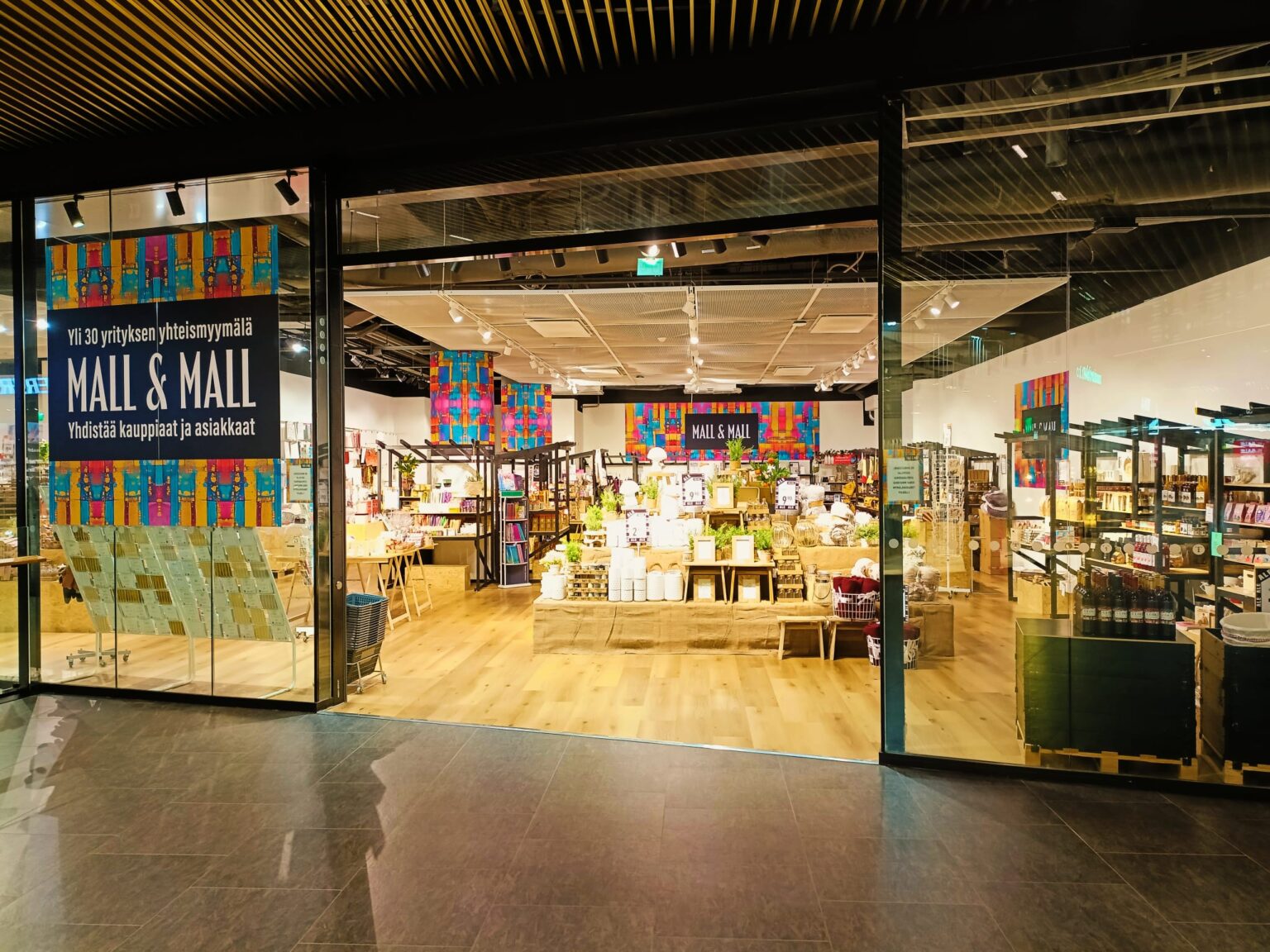 Yhteismyymälä kauppakeskuksissa yhdistää kauppiaat ja asiakkaat - Mall Mall