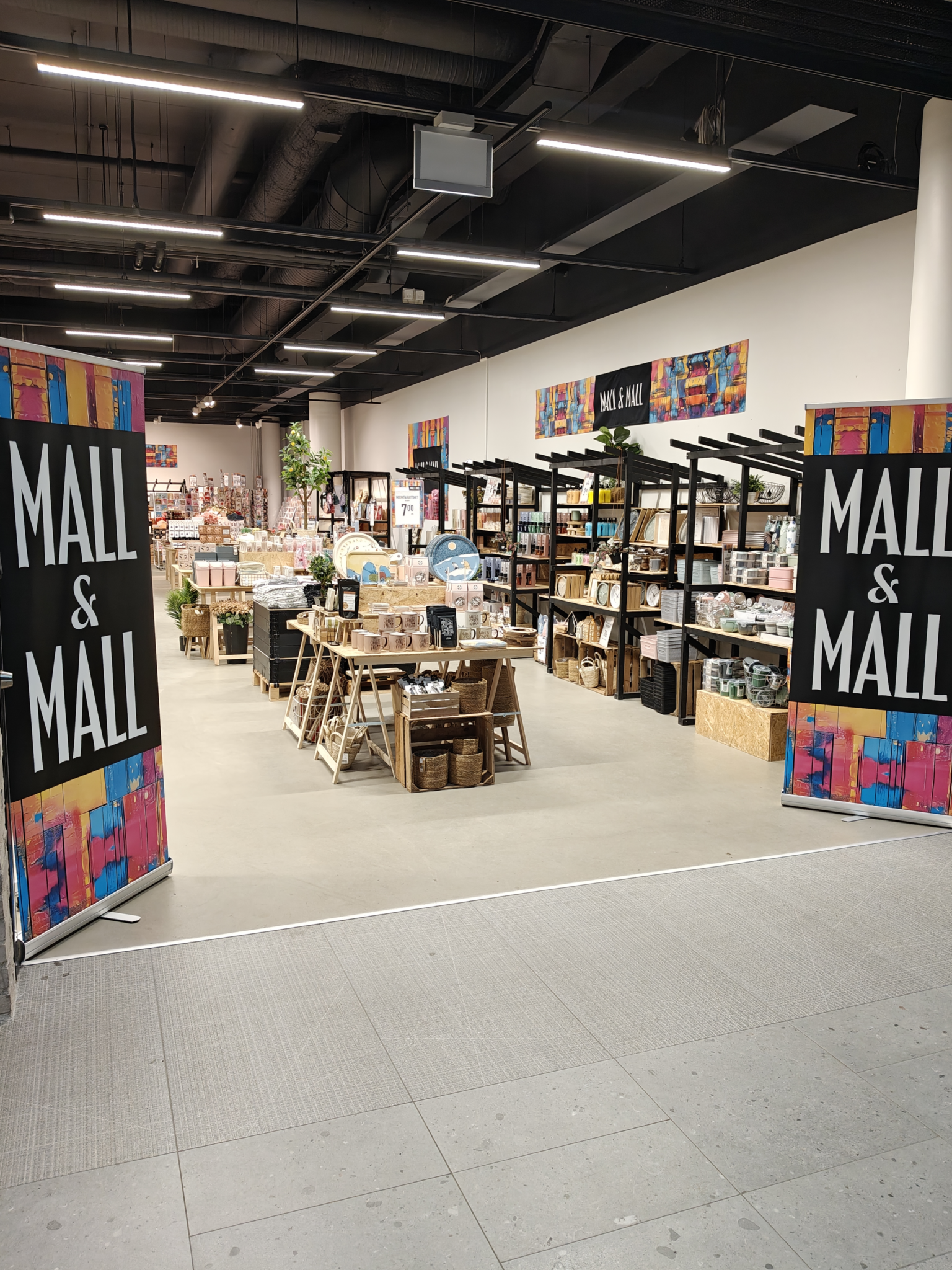 Yhteismyymälä kauppakeskuksissa yhdistää kauppiaat ja asiakkaat - Mall Mall